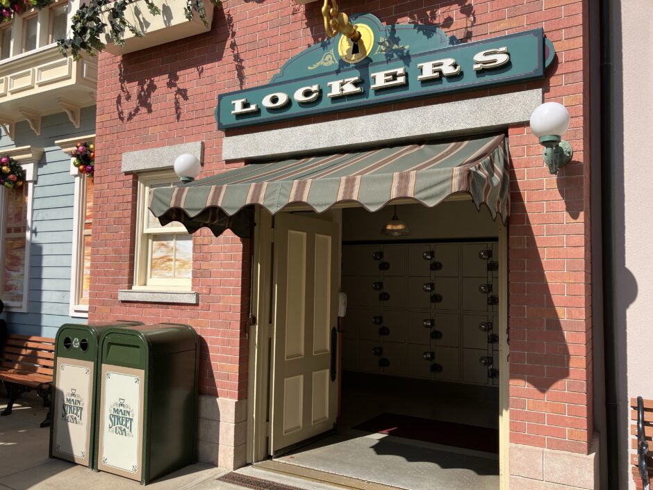 【Hong Kong Disneyland】Lockers and Baggage Storage - 香港ゆるり生活〜るんるん子育て日記〜