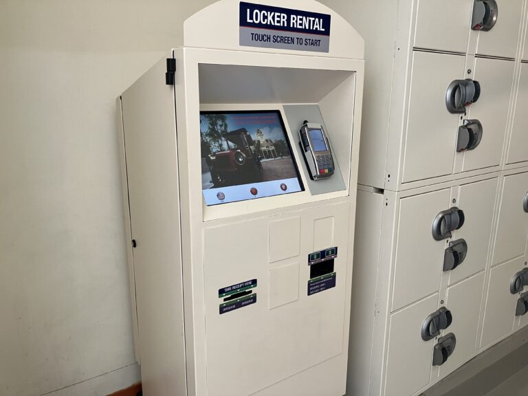【Hong Kong Disneyland】Lockers and Baggage Storage - 香港ゆるり生活〜るんるん子育て日記〜