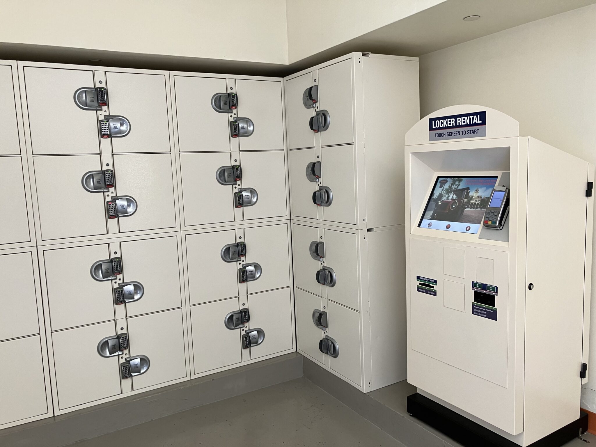 【Hong Kong Disneyland】Lockers and Baggage Storage - 香港ゆるり生活〜るんるん子育て日記〜