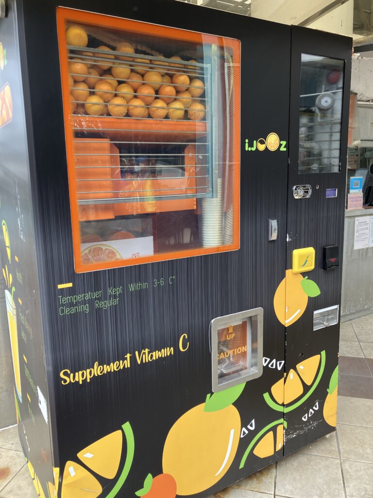 【中環】生搾りオレンジジュース自動販売機「I.JOOZ」を飲む - 香港ゆるり生活〜るんるん子育て日記〜
